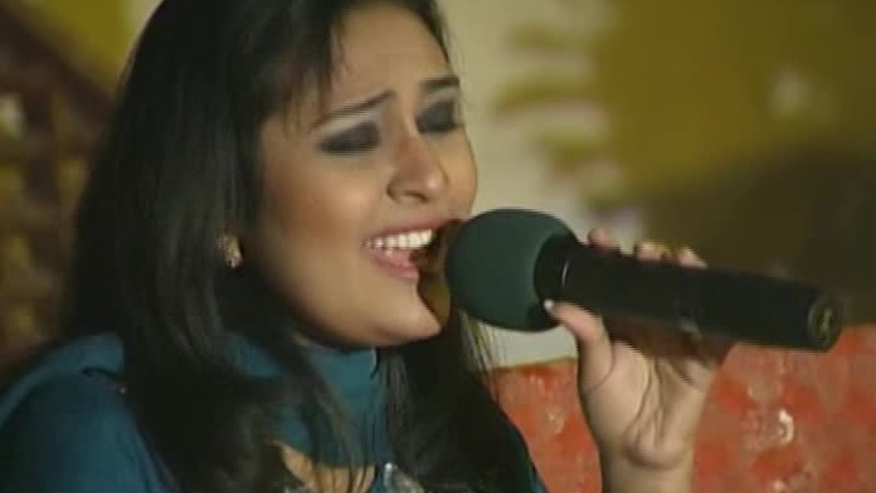 Pakistani Singer Sara Raza Khan