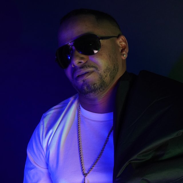 Por Más Qué La Goza (2022 Versión remasterizada) by Jr.MC & Anays on TIDAL