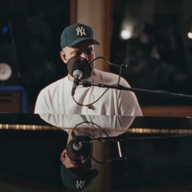 Magic 8Ball LIVE at Cove City Sound Studios by Mac Ayres on TIDAL