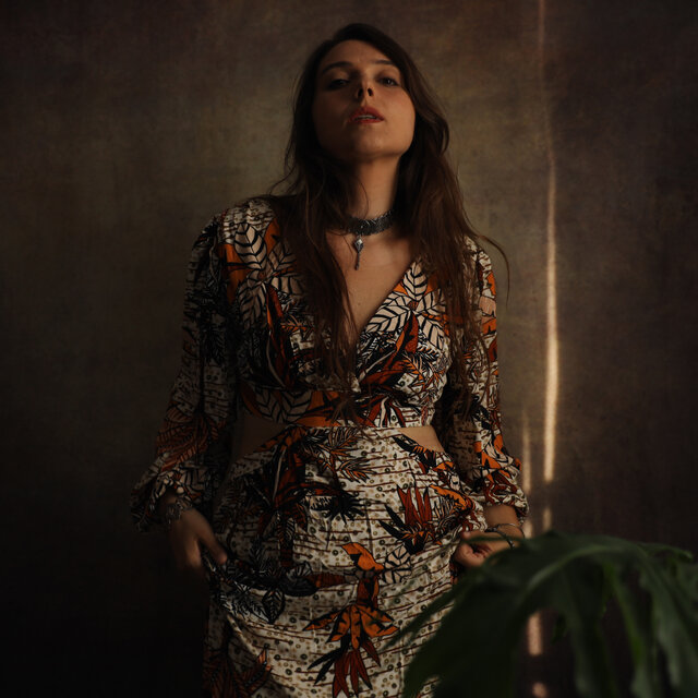 Holà beau gosse by Anna Elle on TIDAL