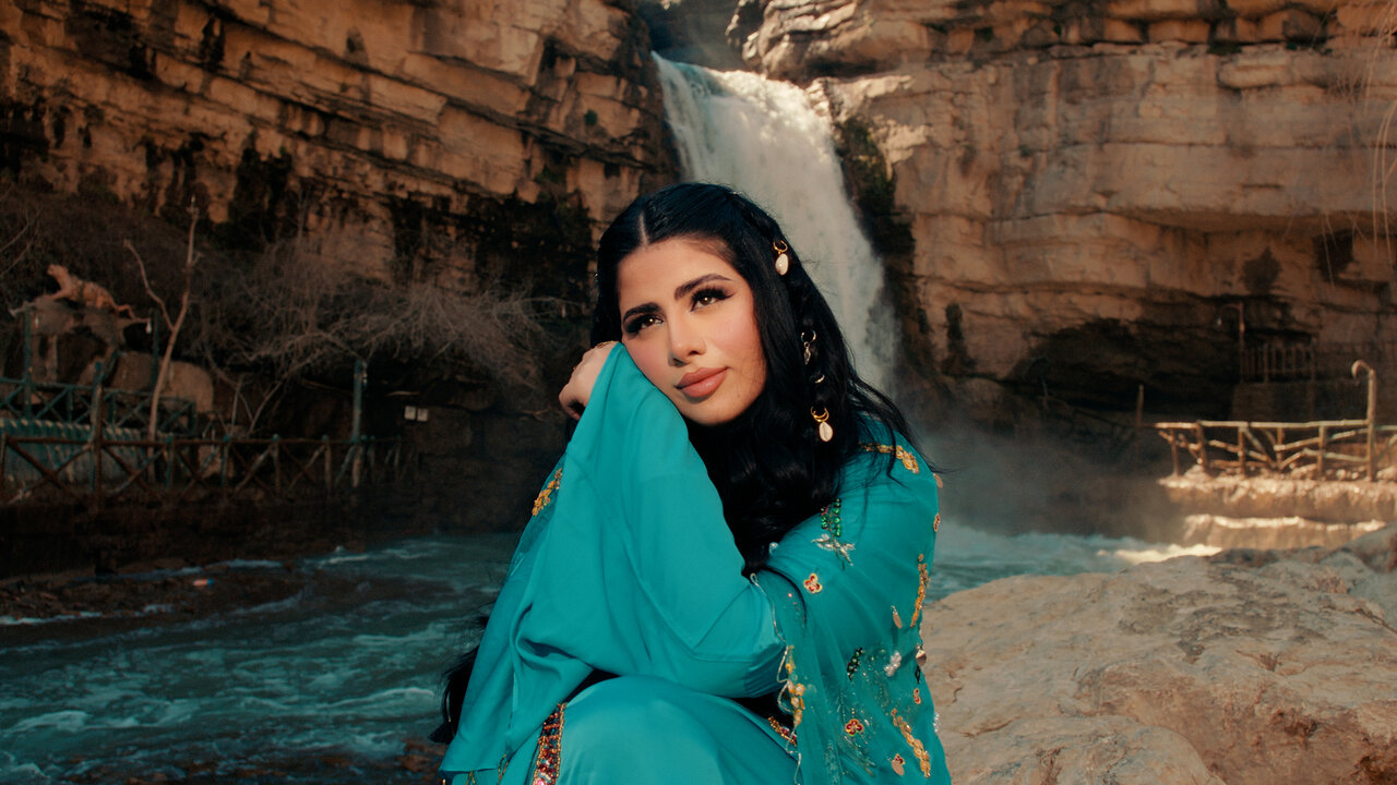 Kinder deiner Sonne (Official Video) by Lune on TIDAL